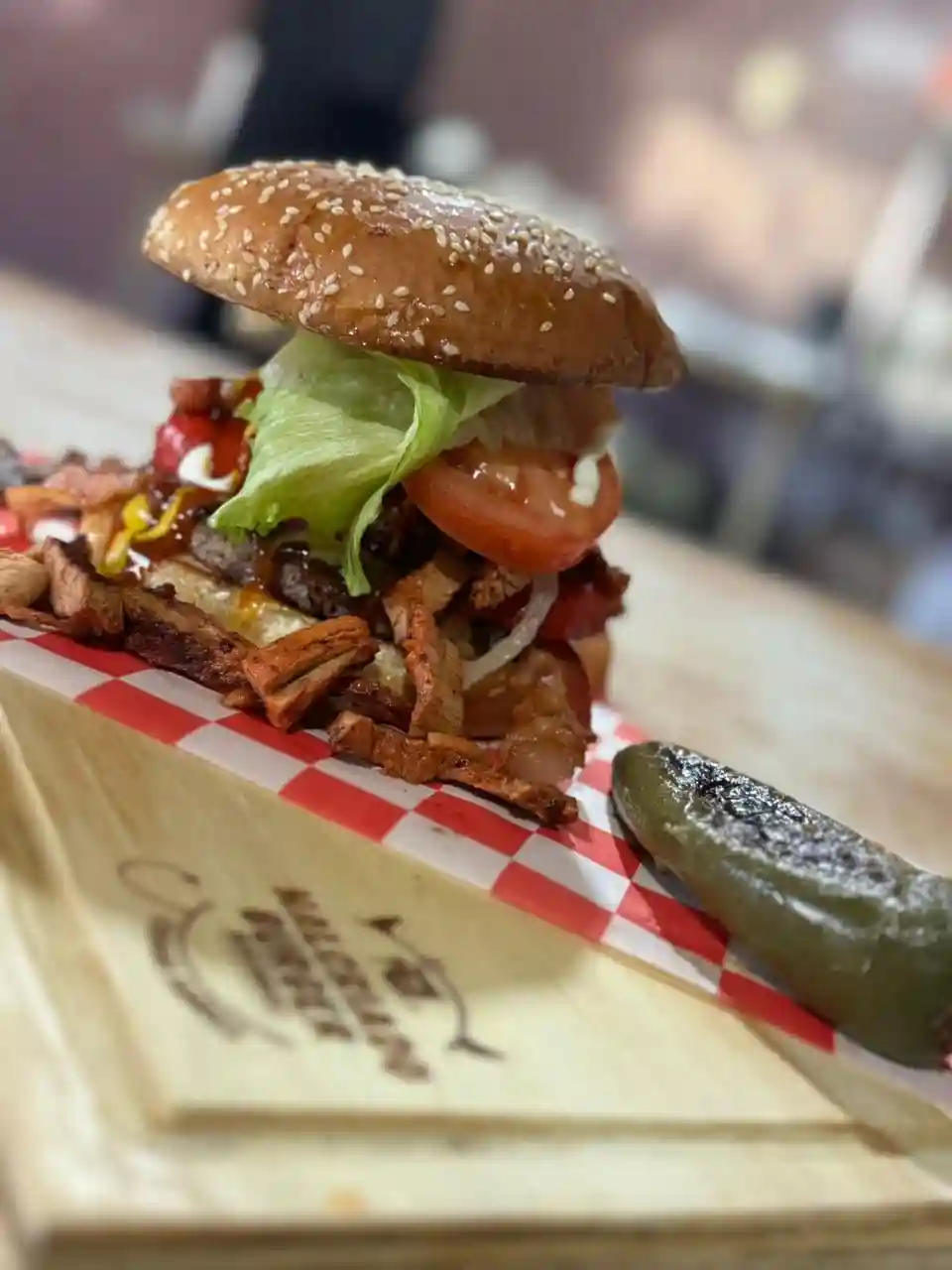 ¡TU ANTOJO TIENE NOMBRE Y APELLIDO: MALCRIADO BURGER! | JN1 Noticiero